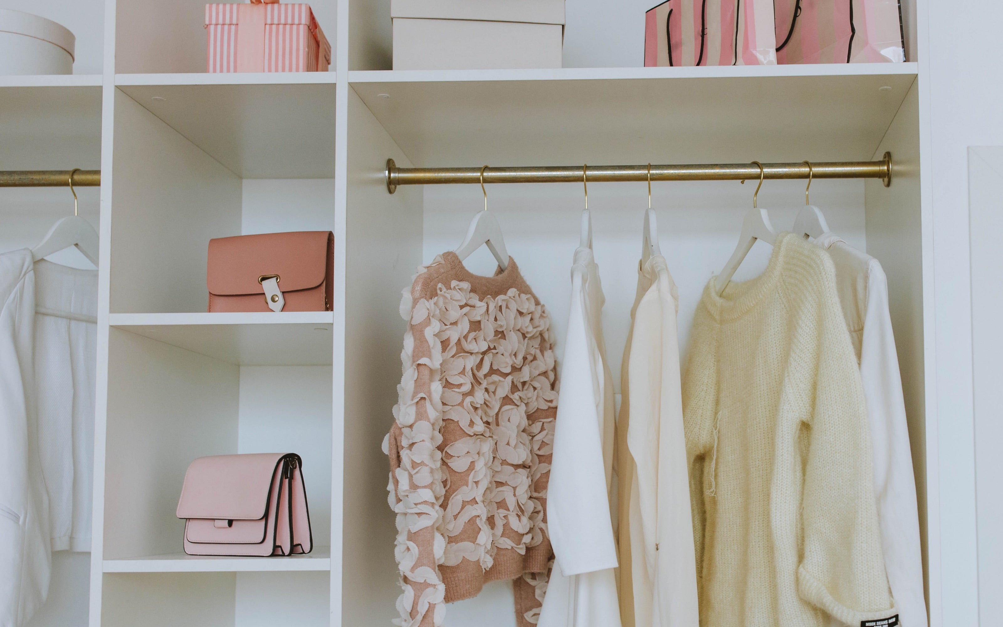 Wardrobe Coach - Simple Chic Women